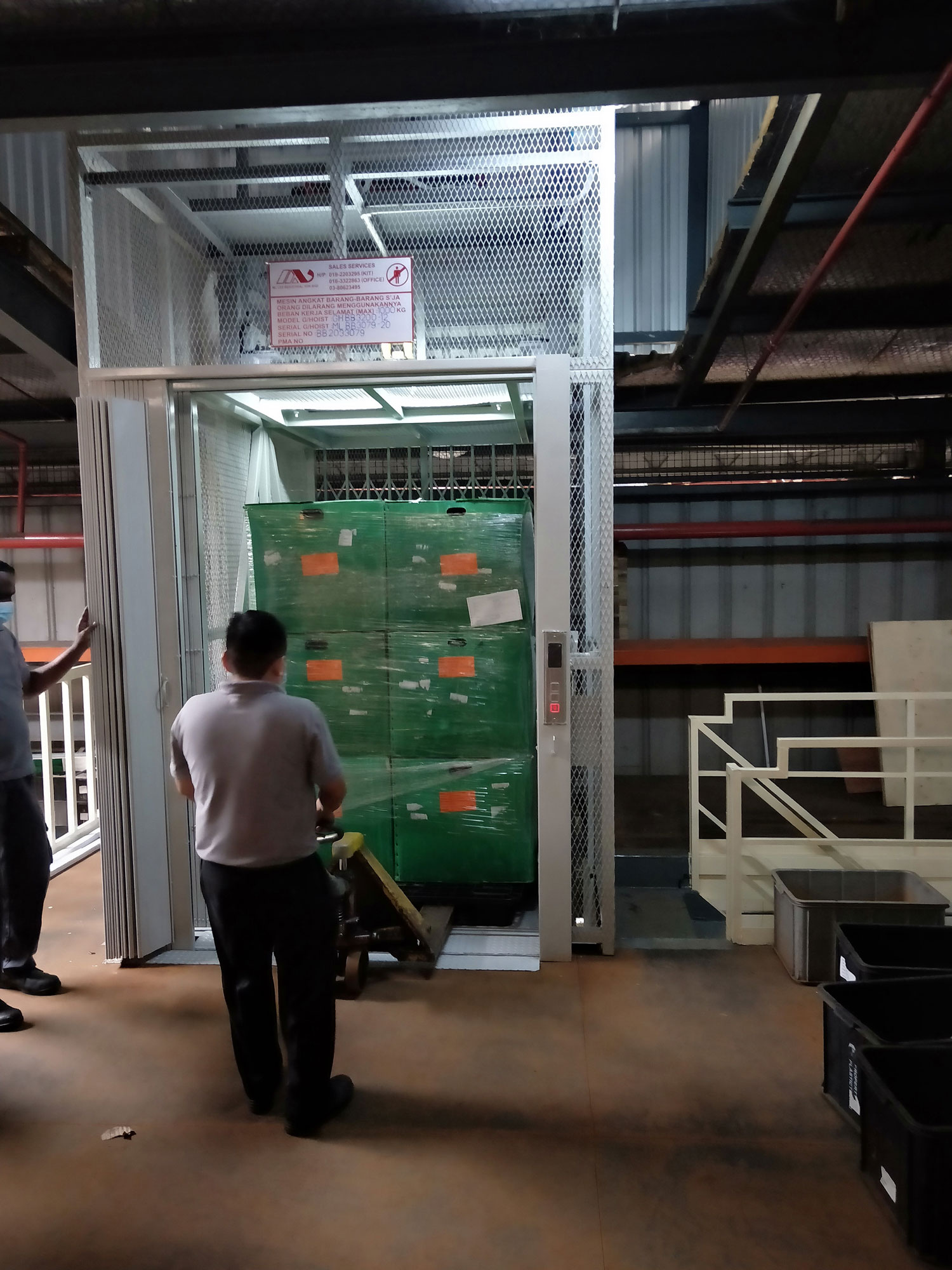 Goods Hoist Lift – Plastic Industry - ML Lee Industrial Sdn. Bhd.